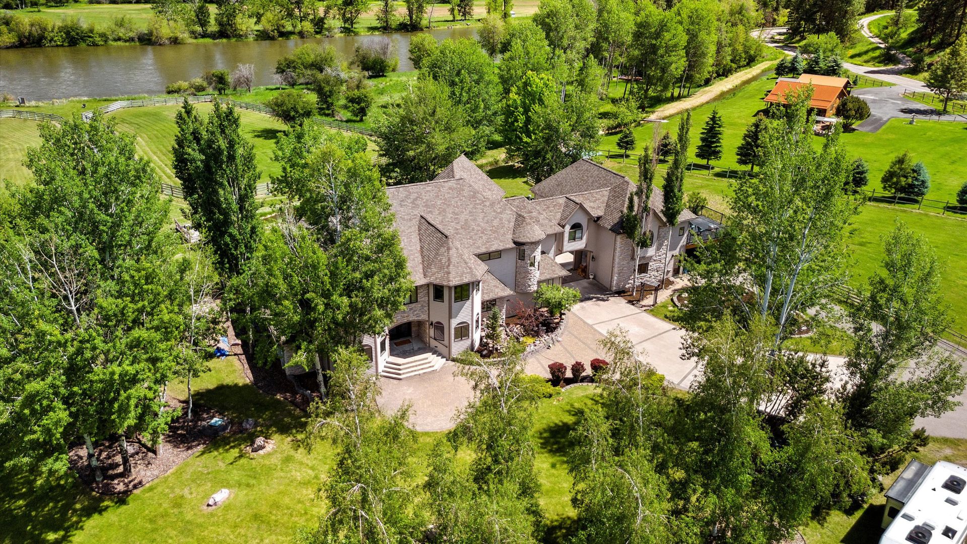 Sprawling Missoula River Estate : Revel Real Estate